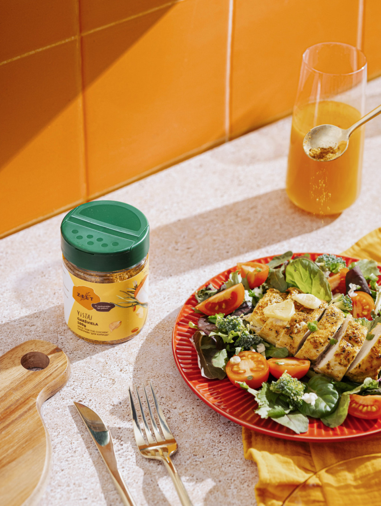 JAUNUMS / Sešu garšvielu svētku komplekts ar muslīna dvielīti - ZELT