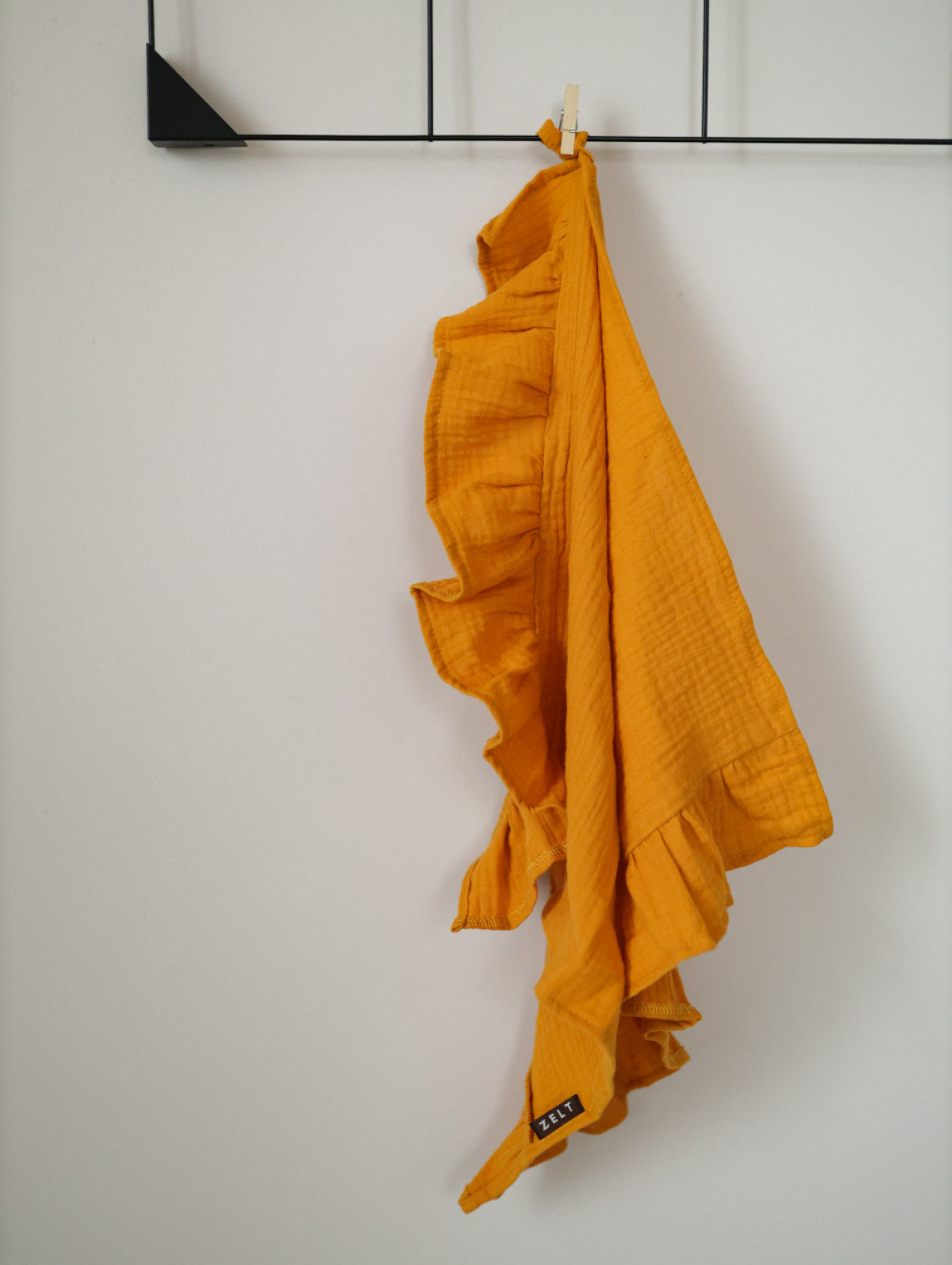 JAUNUMS / Sešu garšvielu svētku komplekts ar muslīna dvielīti - ZELT